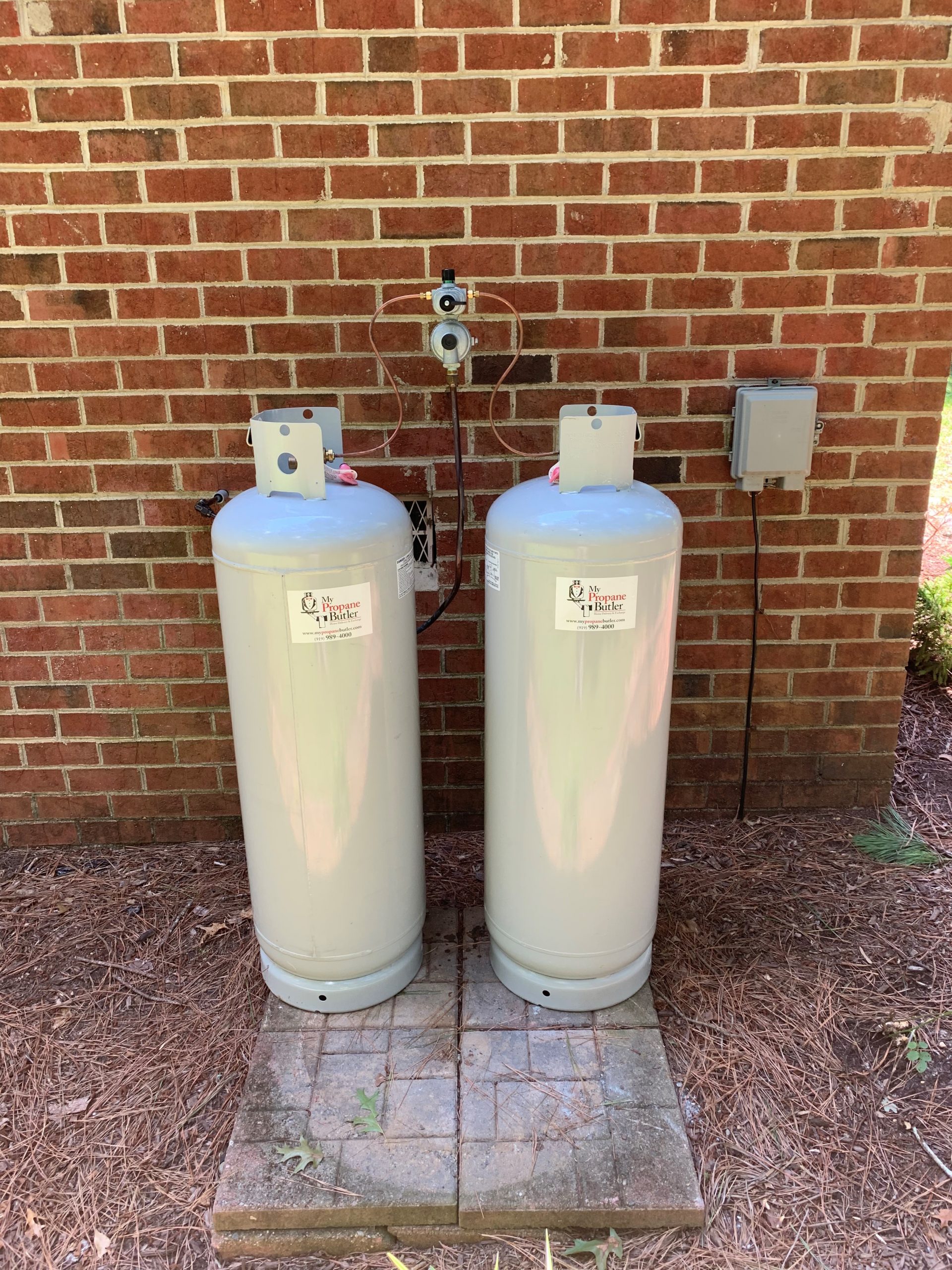 Dual 100 lb Tanks with Change-Over Regulator | My Propane Butler Dual 100 lb Tanks with Change-Over Regulator | My Propane Butler